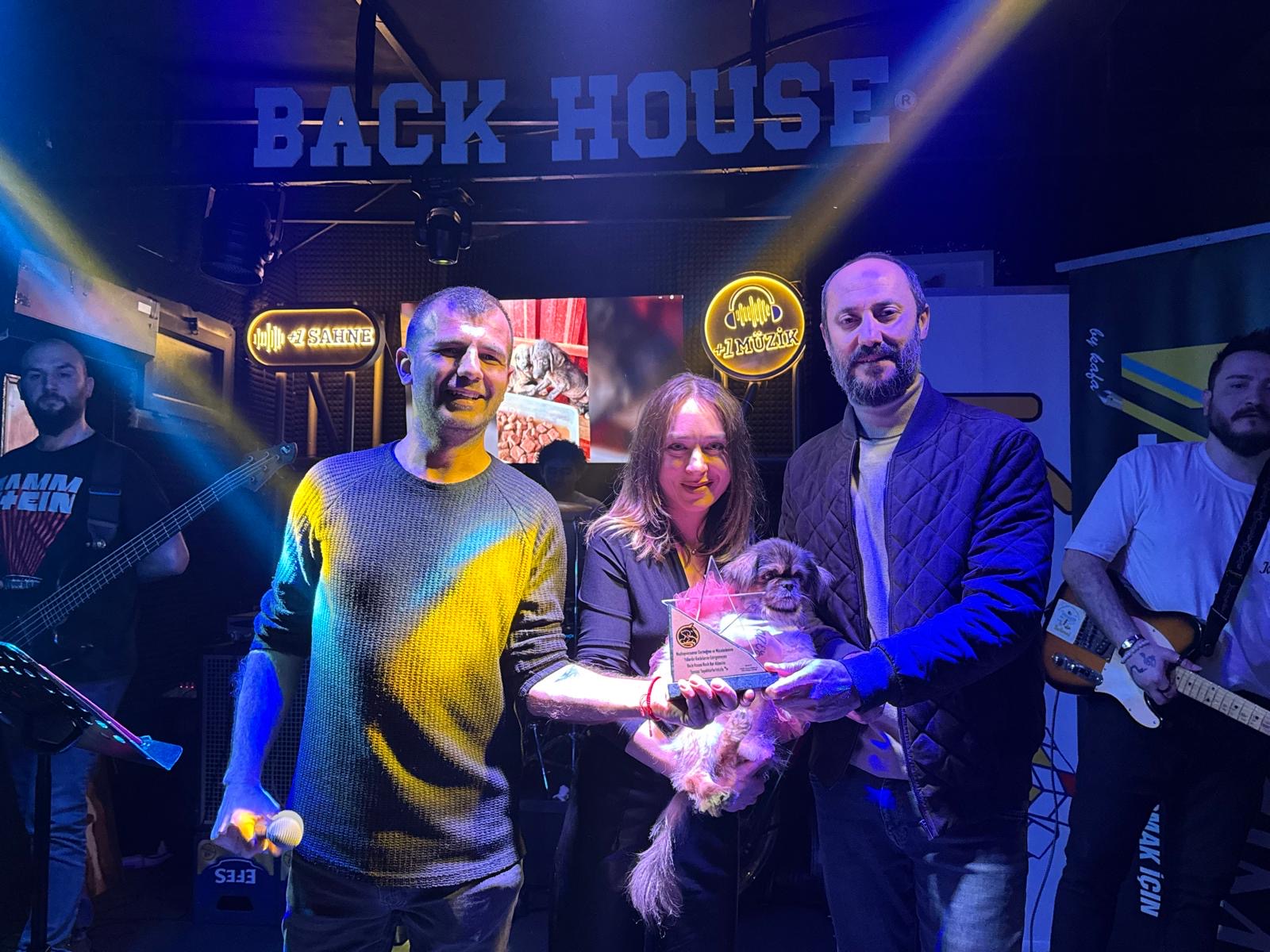 Pati Rock konseri dolu dolu geçti: Nazilli sokak hayvanları için ...